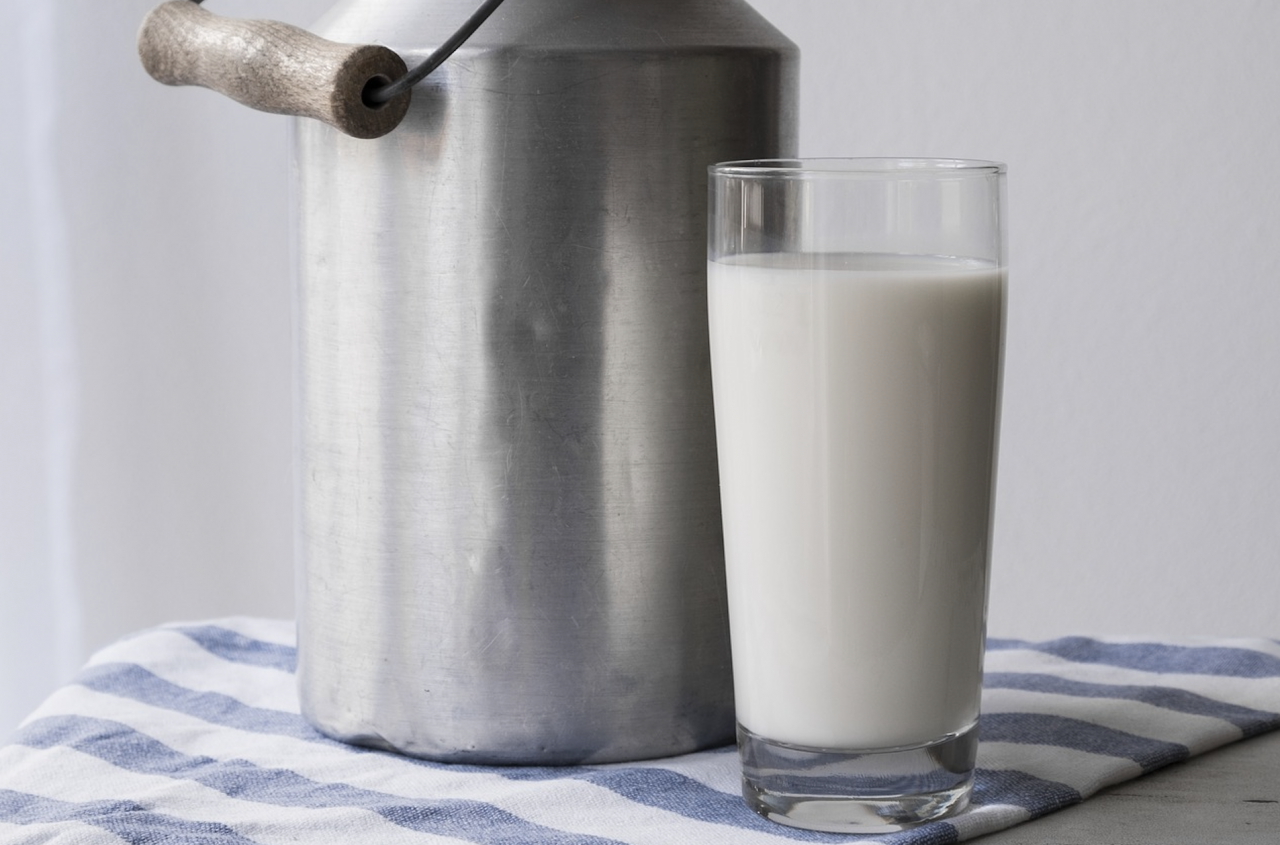 Czym jest mleko A2/A2 i dlaczego warto je pić?