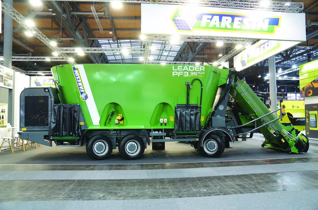 Leader PF3 Plus Ecotronic - największy samojezdny paszowóz Faresin obsłuży stado ponad 1 tys. krów